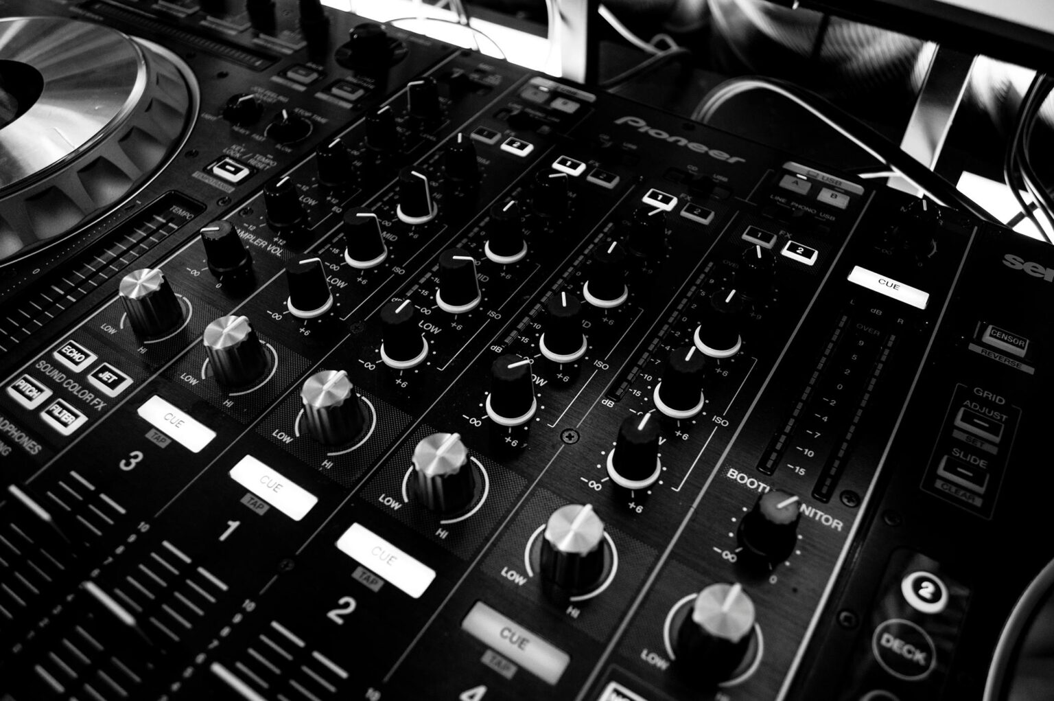 Foley Artist: Crafting Cinematic Soundscapes - First Draft Filmworks Blog